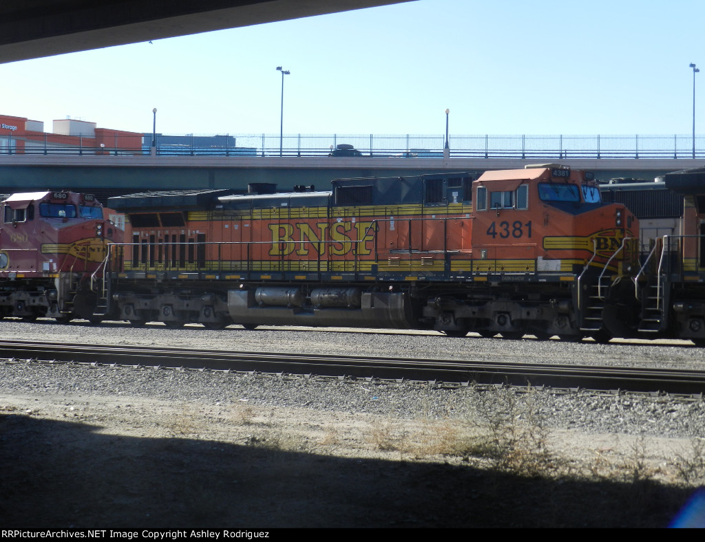 BNSF 4381